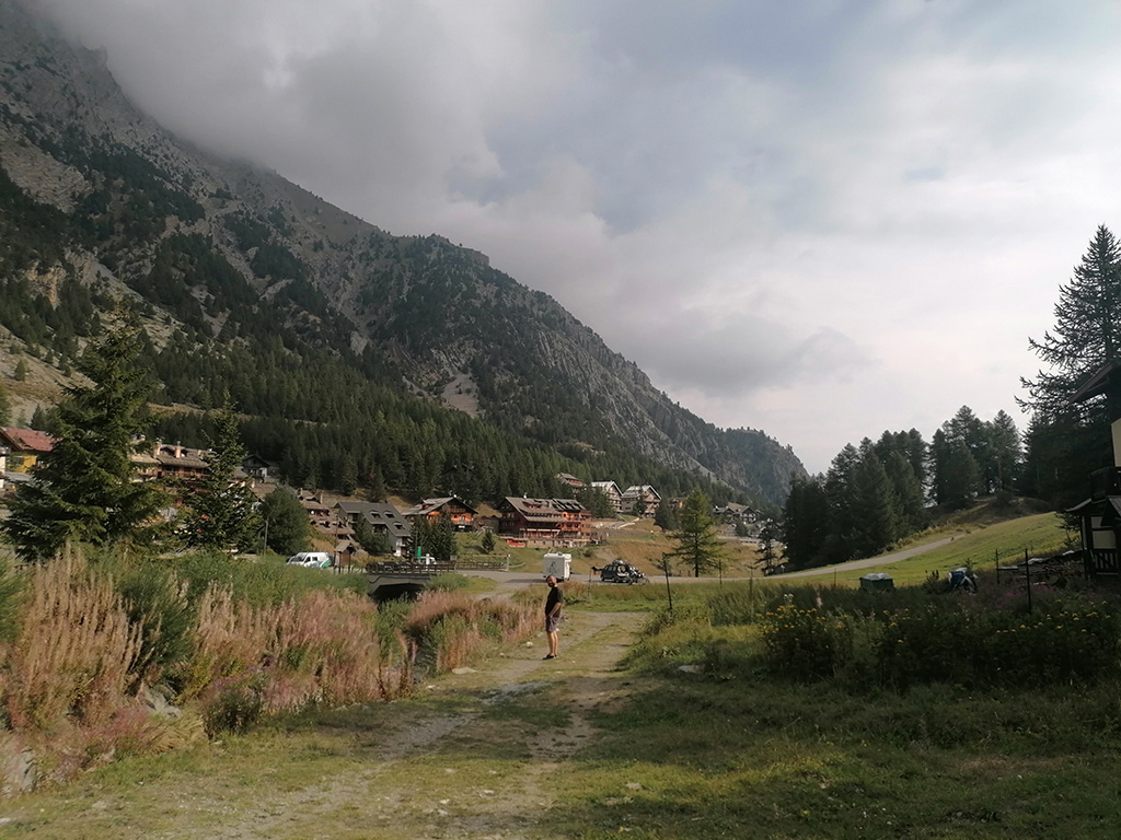Sur le toit de marbre rose de la Cathédrale de Milan - La Carapate